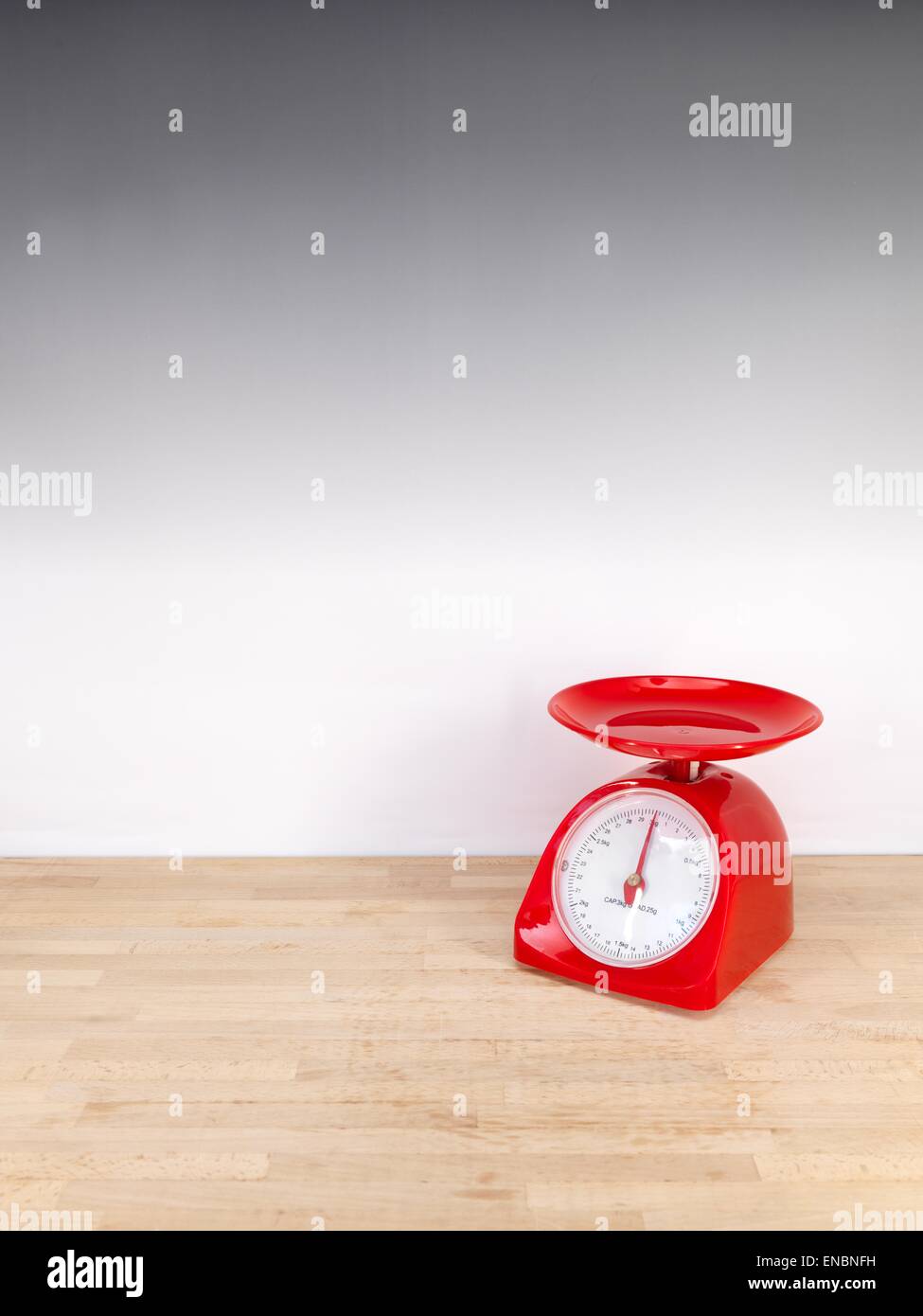 A close up shot of a set of food scales Stock Photo - Alamy