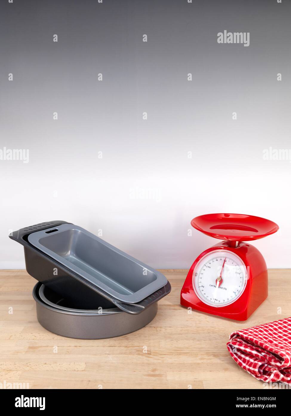 A close up shot of a set of food scales Stock Photo - Alamy