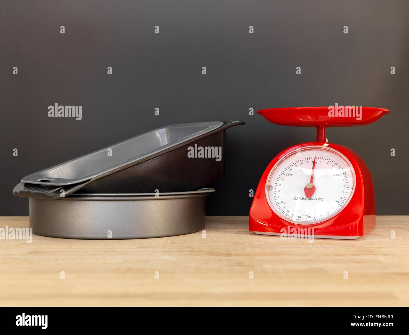 A close up shot of a set of food scales Stock Photo - Alamy