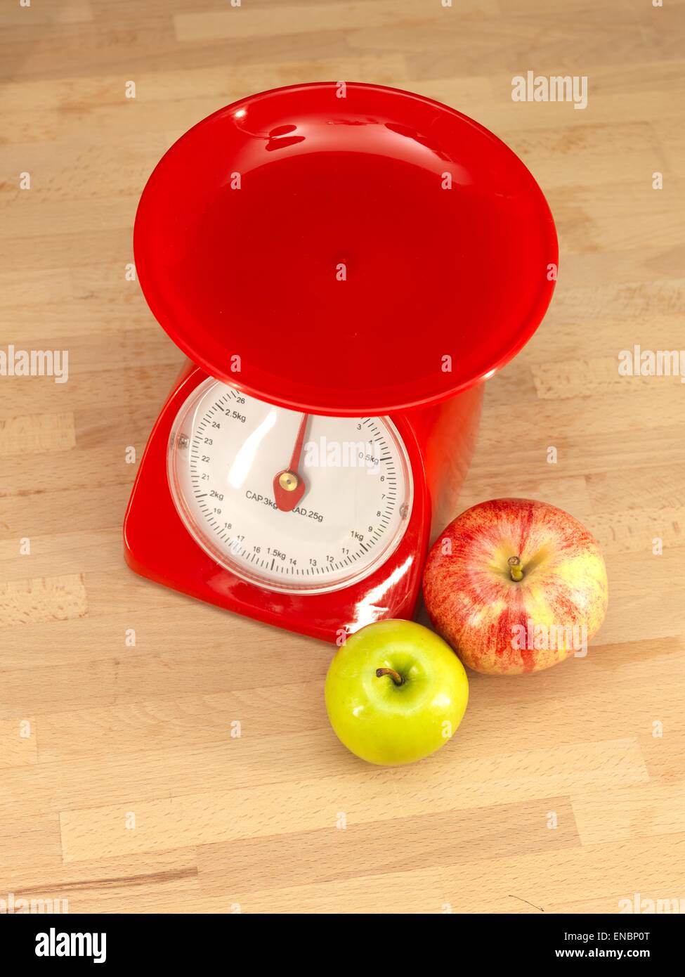 A close up shot of a set of food scales Stock Photo - Alamy