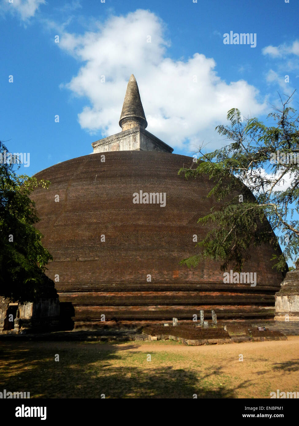 Rankot vihara polonnaruwa hi-res stock photography and images - Alamy