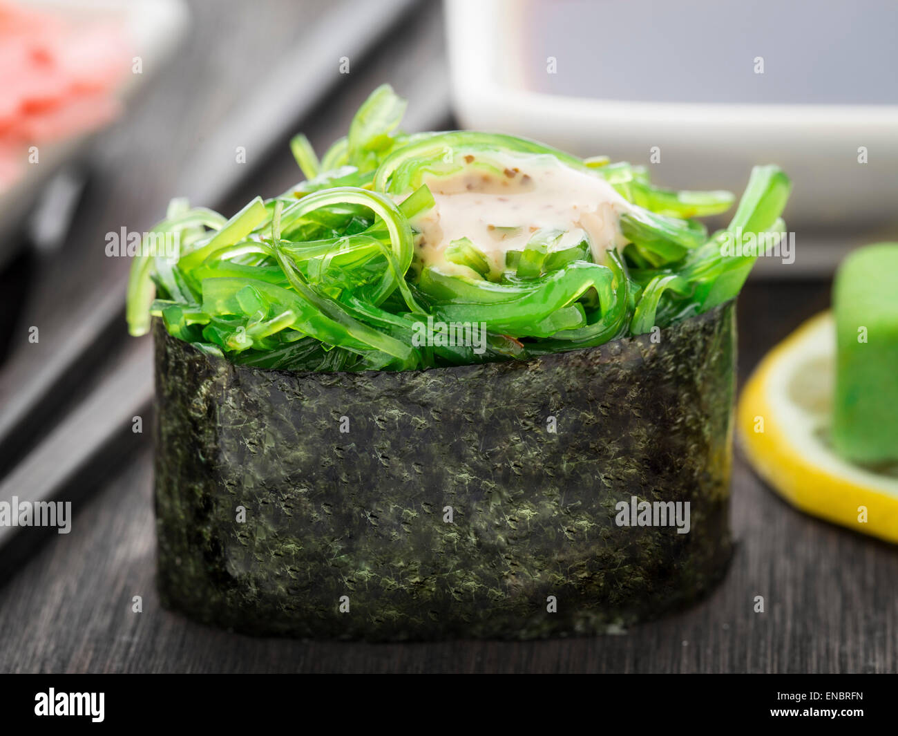 Sushi gunkan hi-res stock photography and images - Alamy
