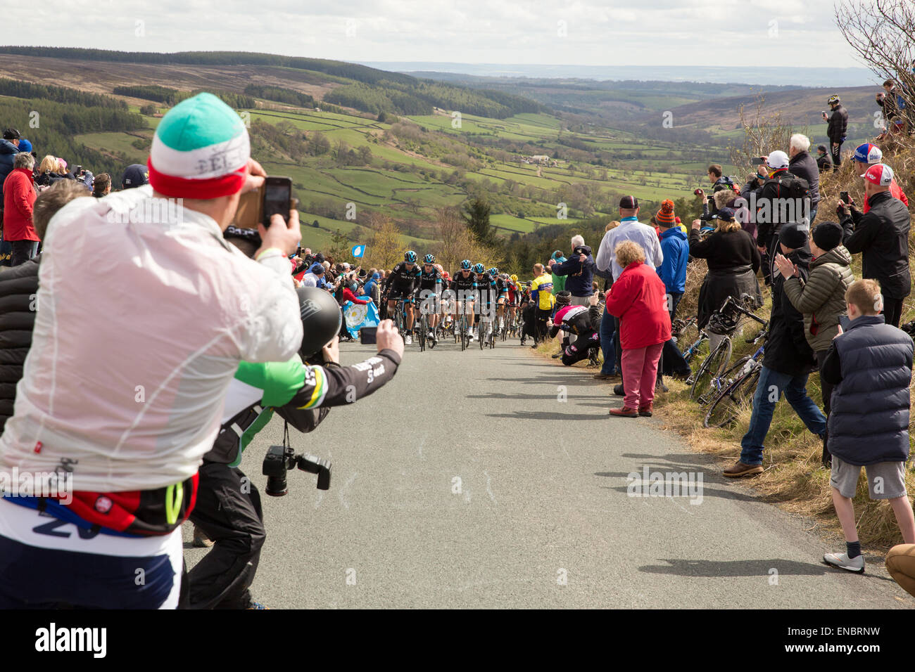 The Tour de Yorkshire cycle race passes through Côte de Rosedale Abbey ...