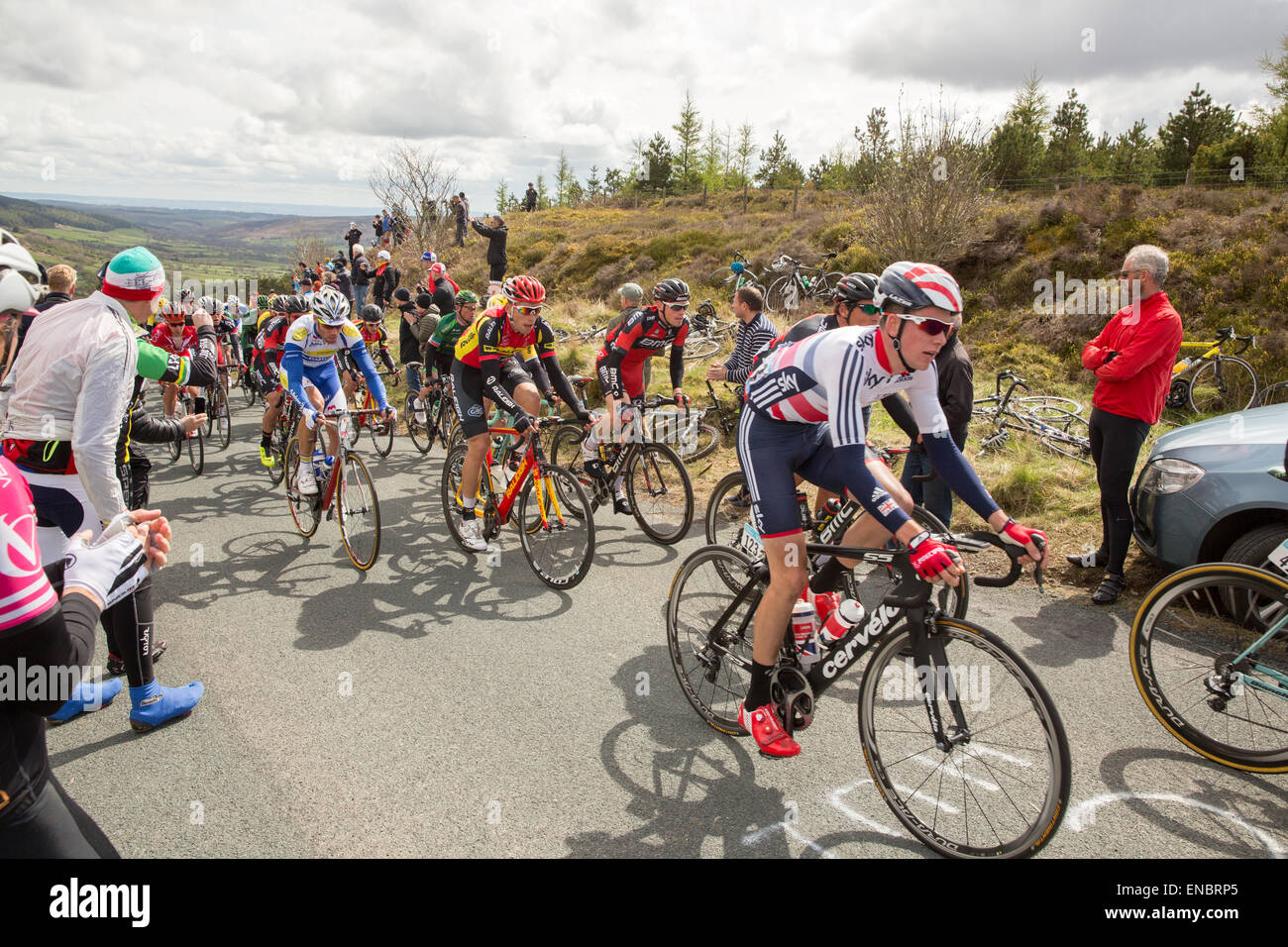 The Tour de Yorkshire cycle race passes through Côte de Rosedale Abbey ...