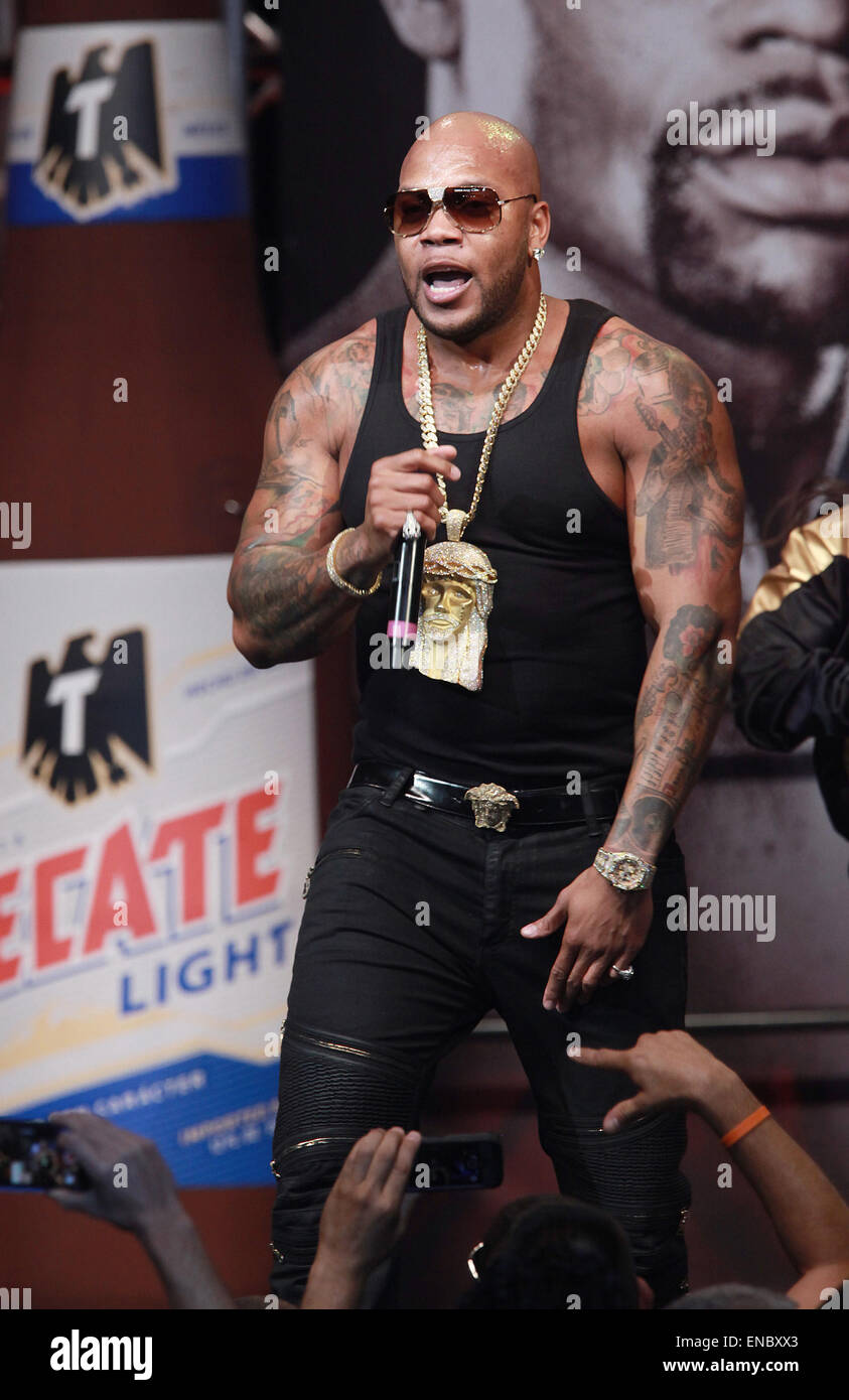 Upcoming rapper hi-res stock photography and images - Alamy