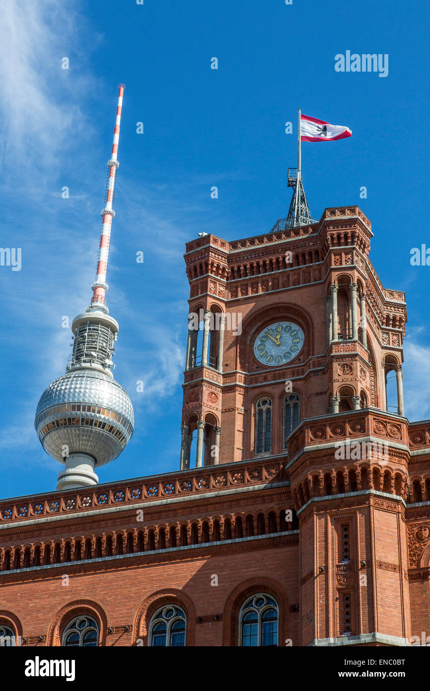 "Red" City Hall, Berlin-Mitte, Berlin Tower with flag and dome of the ...