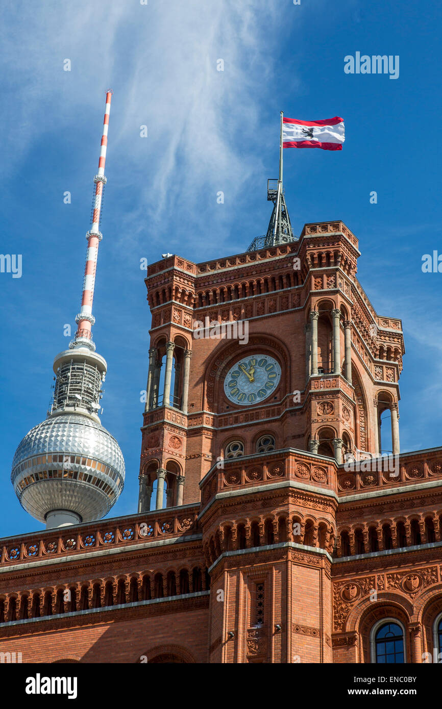 "Red" City Hall, Berlin-Mitte, Berlin Tower with flag and dome of the ...