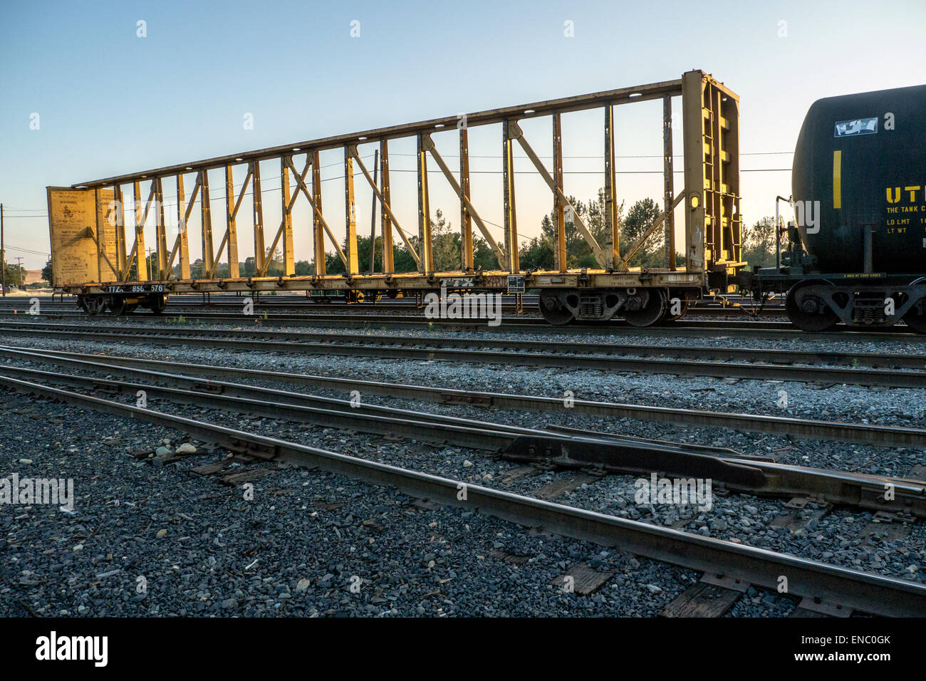Train car railroad rail tracks track hi-res stock photography and ...