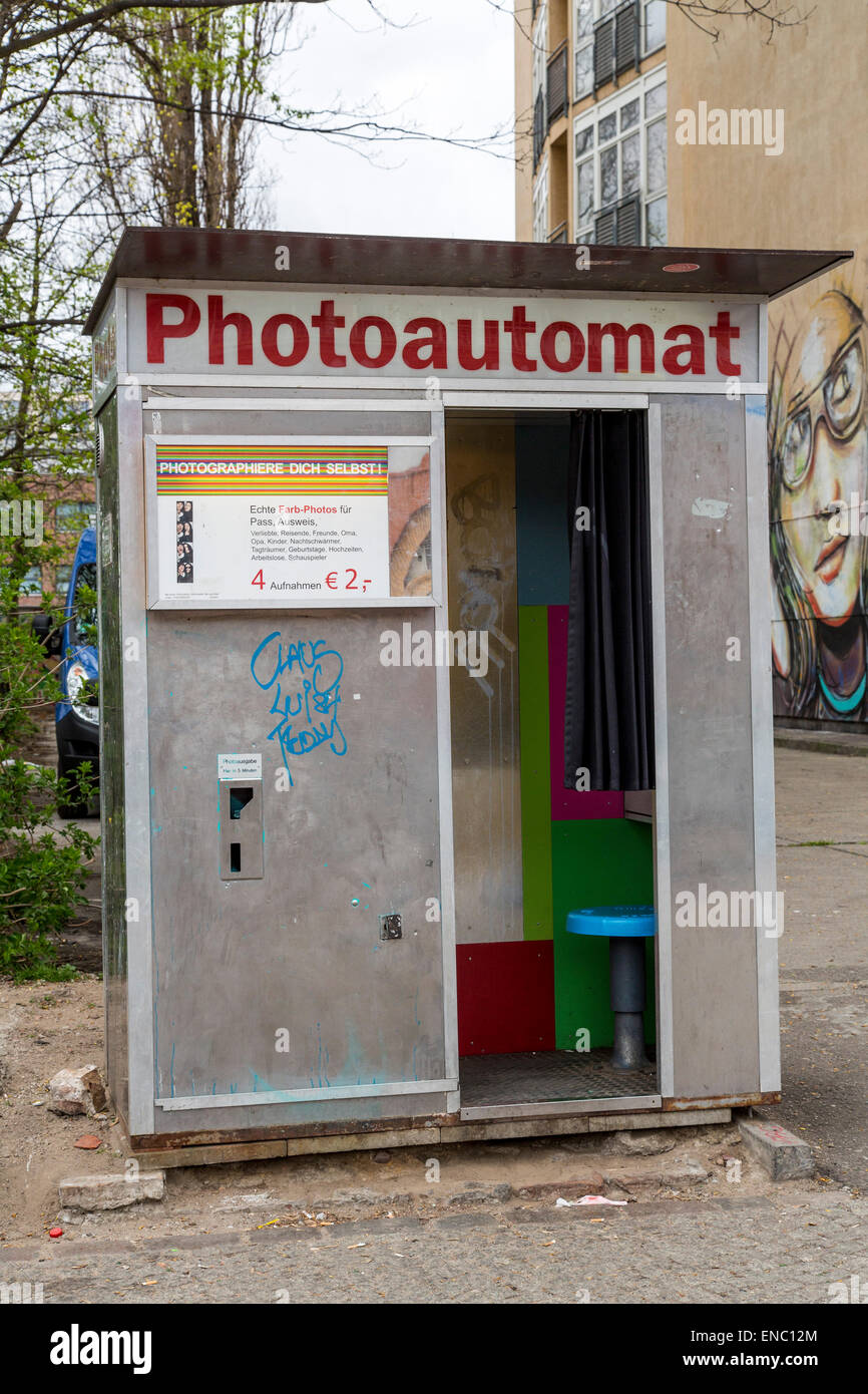 Public photo machine, photo booth, automatic camera for taking portrait ...