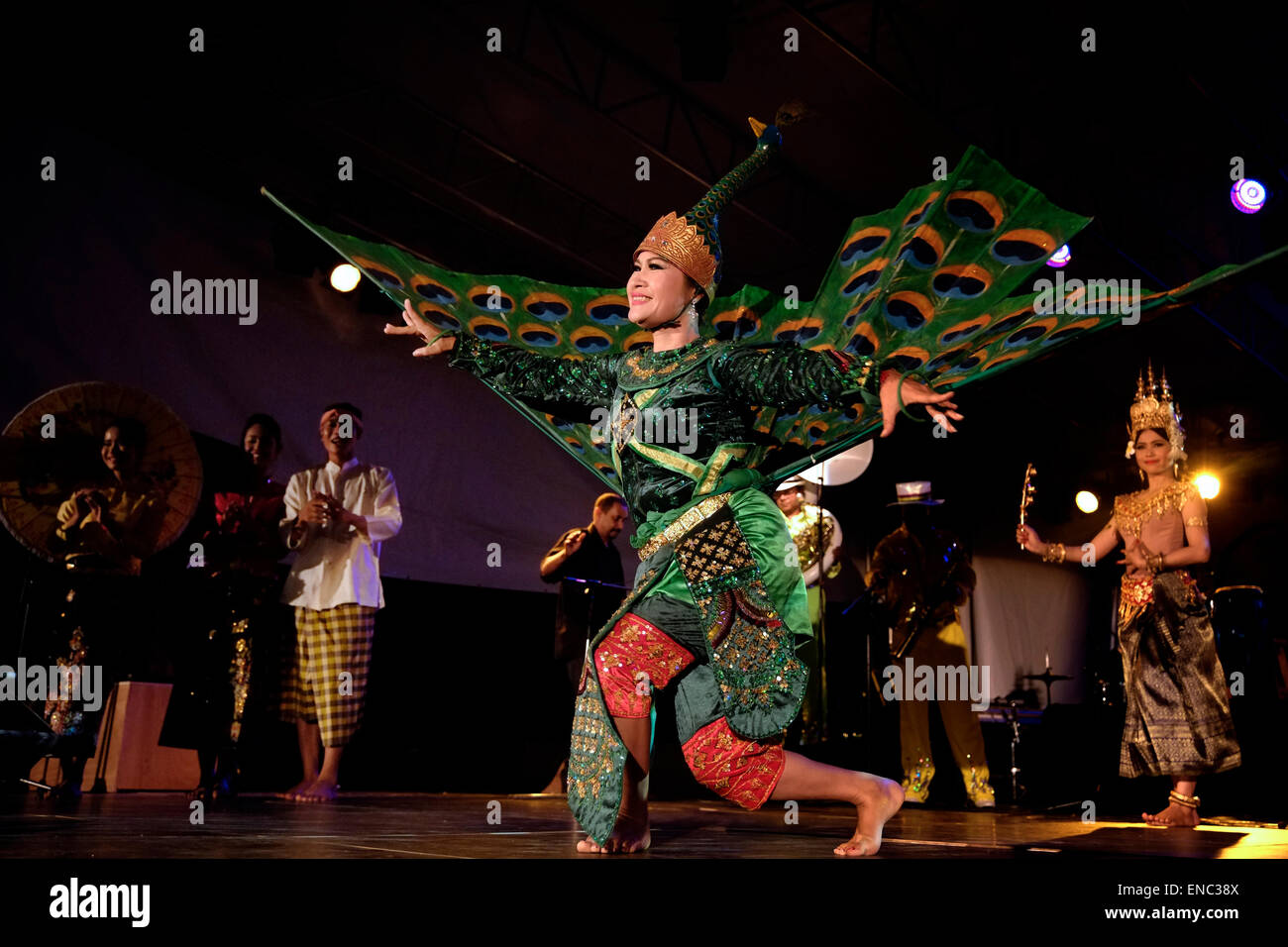 Folk performance during the opening ceremony of International Carnival ...