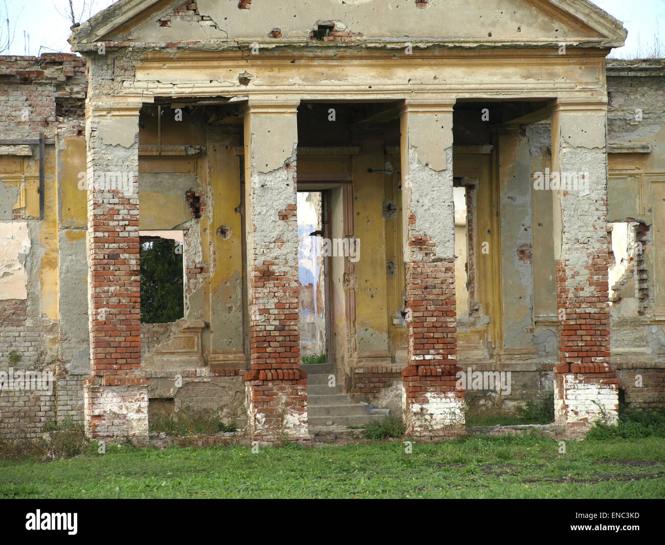 Demolished and destroyed the abandoned castle Stock Photo - Alamy