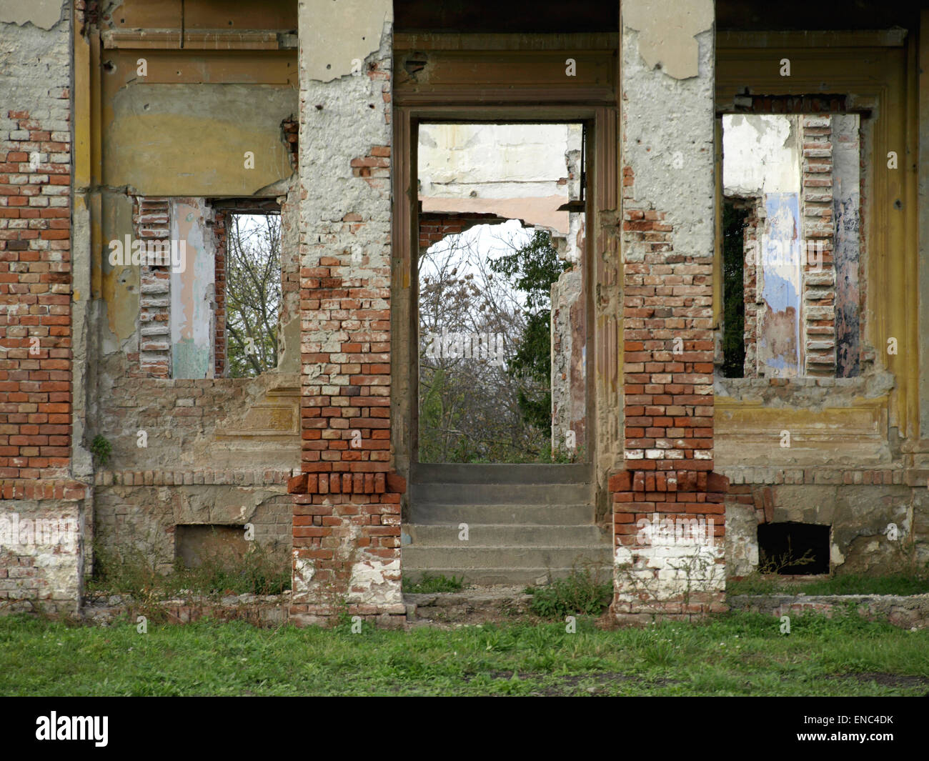 Demolished and destroyed the abandoned castle Stock Photo - Alamy