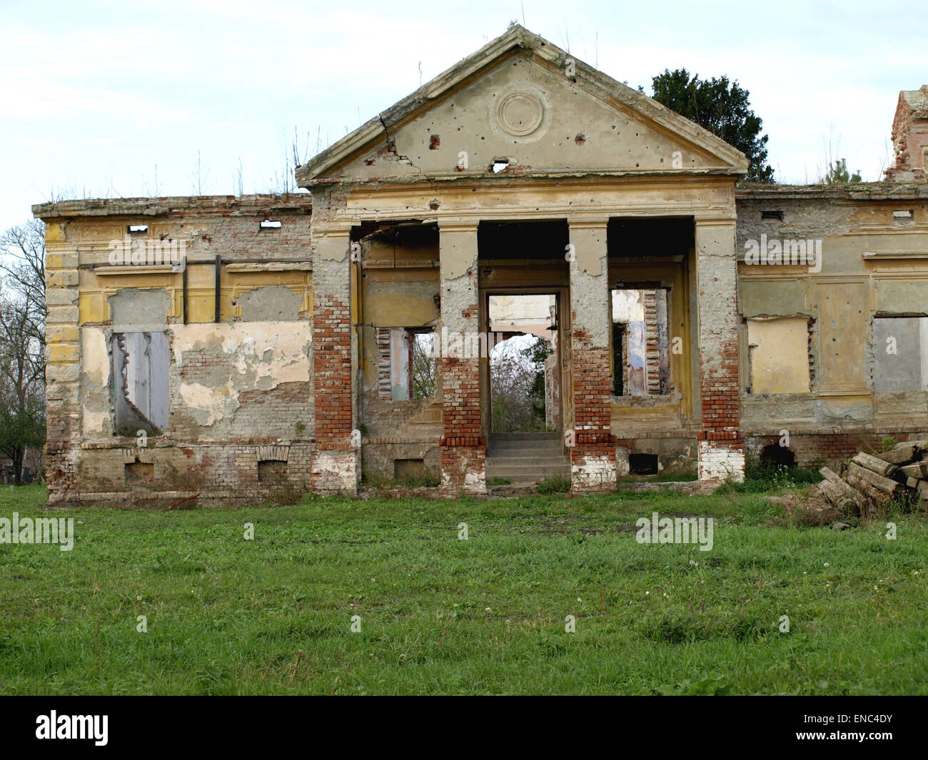 Demolished and destroyed the abandoned castle Stock Photo - Alamy