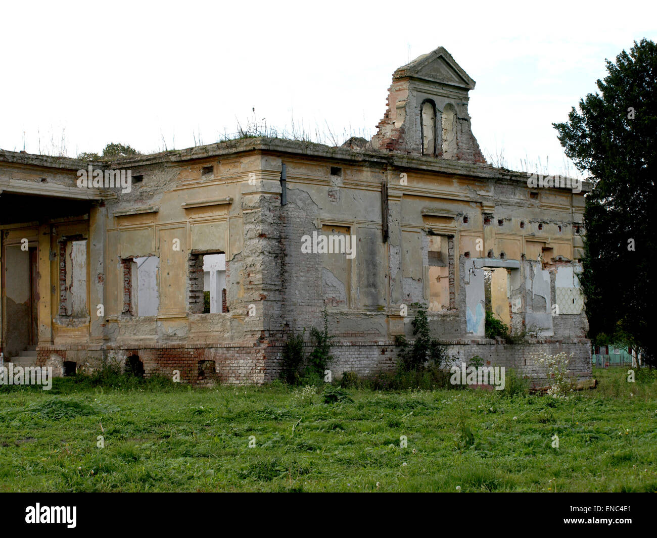 Demolished and destroyed the abandoned castle Stock Photo - Alamy