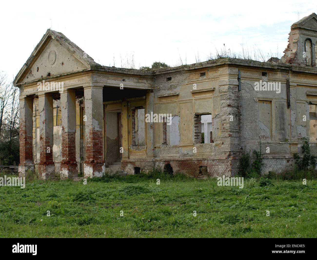 Demolished and destroyed the abandoned castle Stock Photo - Alamy