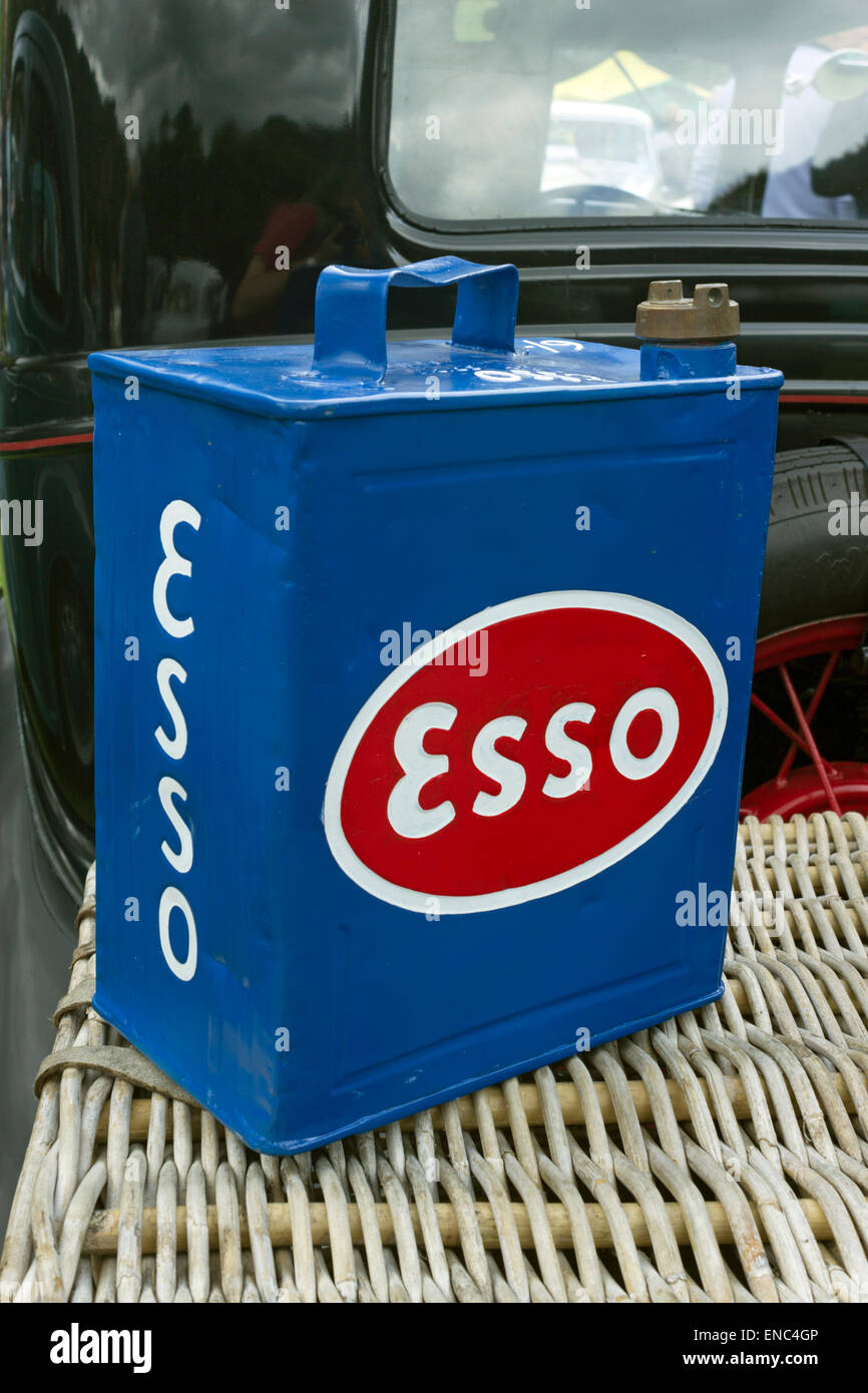 Vintage esso petrol can hi-res stock photography and images - Alamy