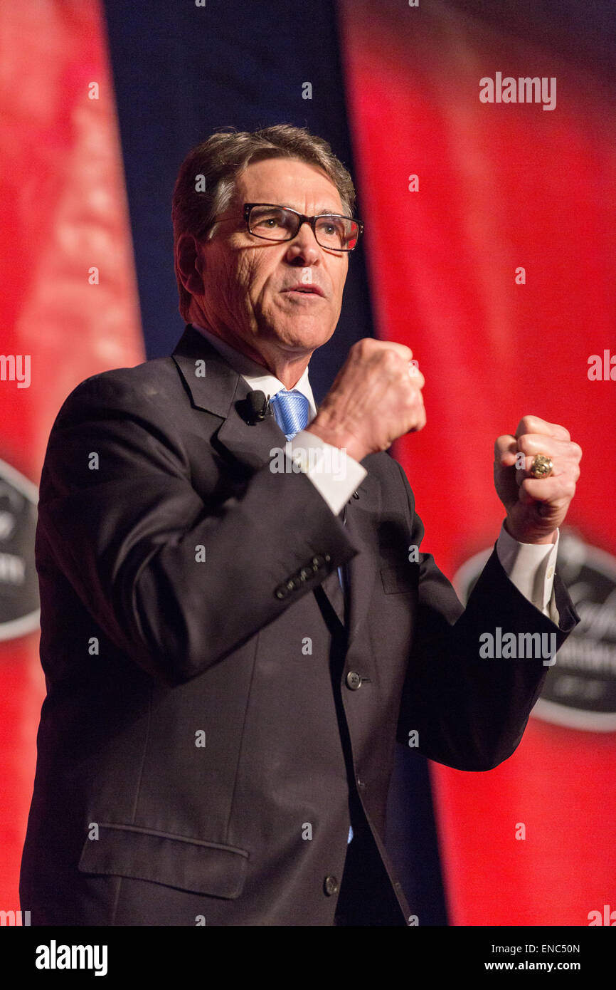 Former Texas Governor Rick Perry addresses a crowd gathered for the ...