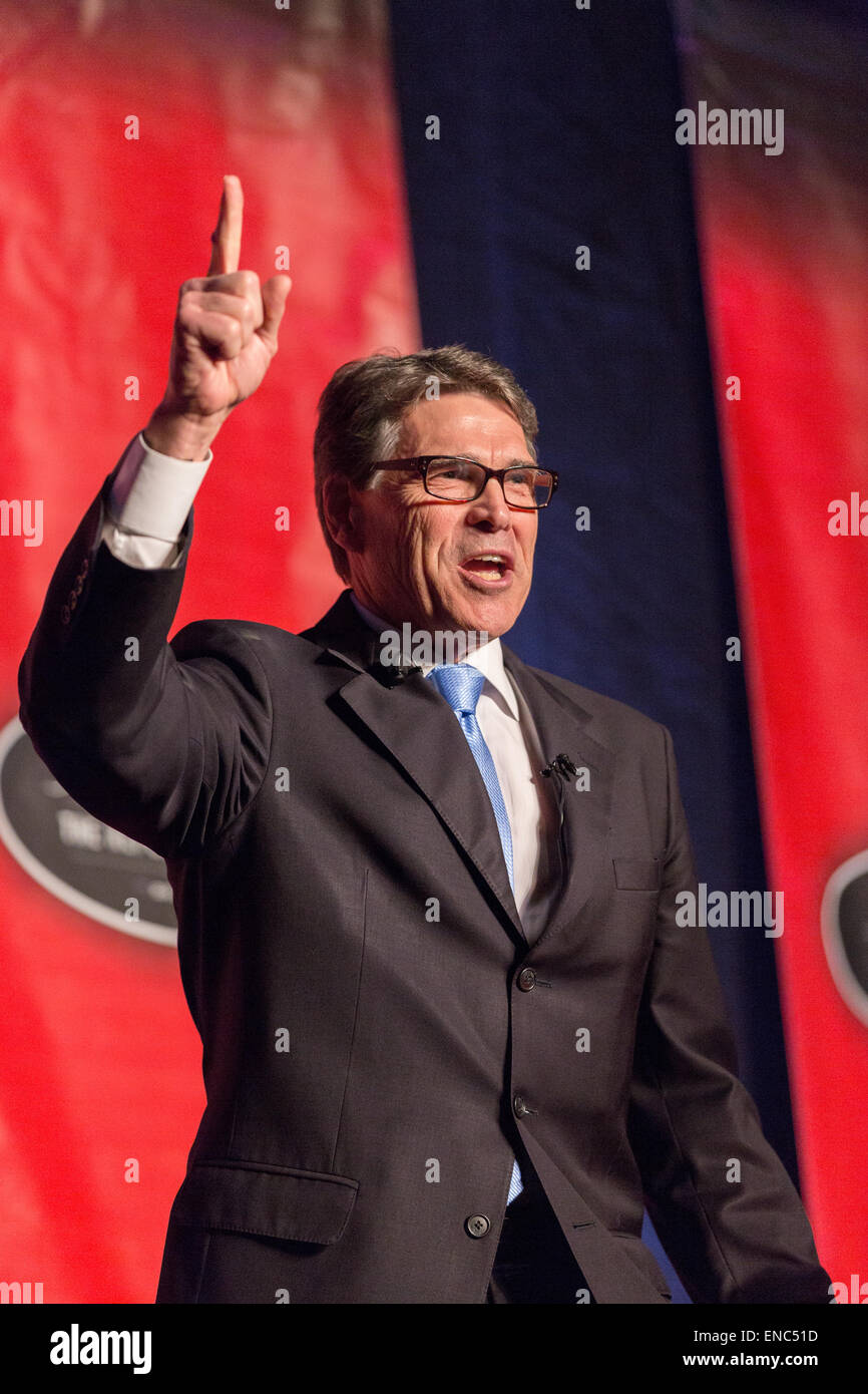 Former Texas Governor Rick Perry addresses a crowd gathered for the ...