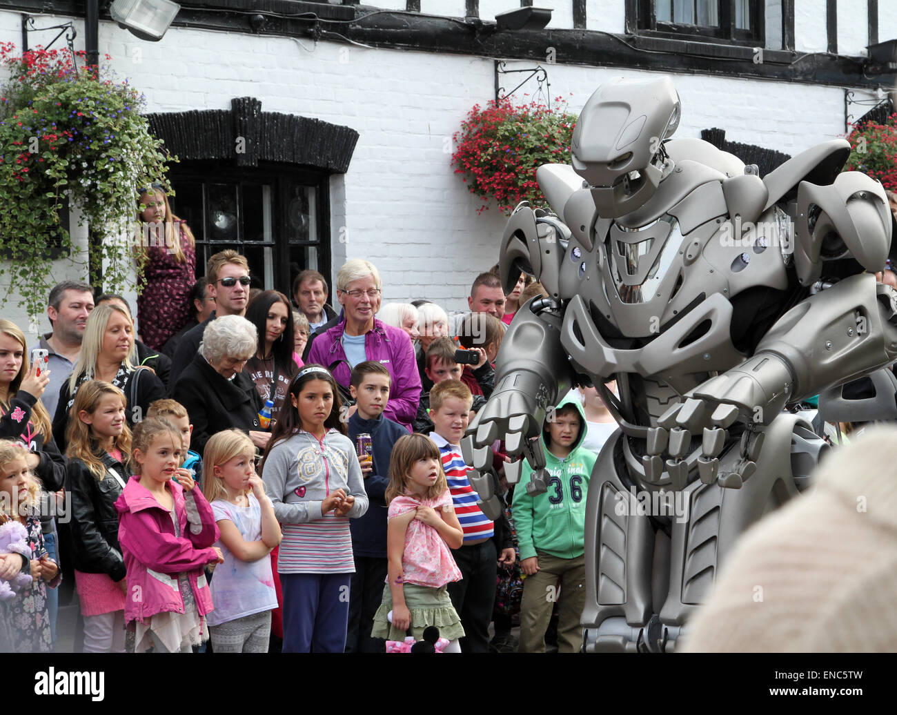 Children enjoying puppets hi-res stock photography and images - Alamy