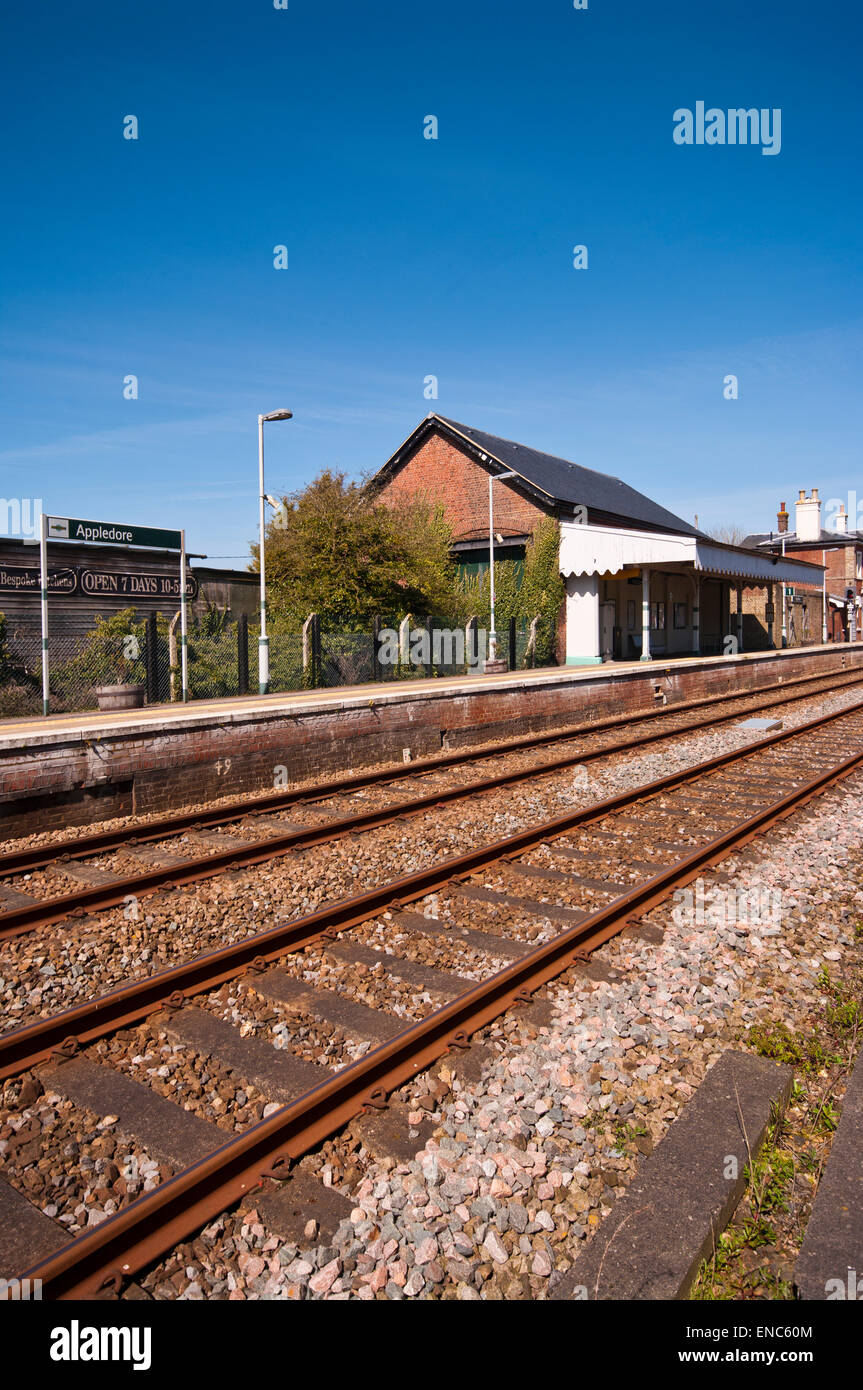 Empty station platforms hi-res stock photography and images - Alamy