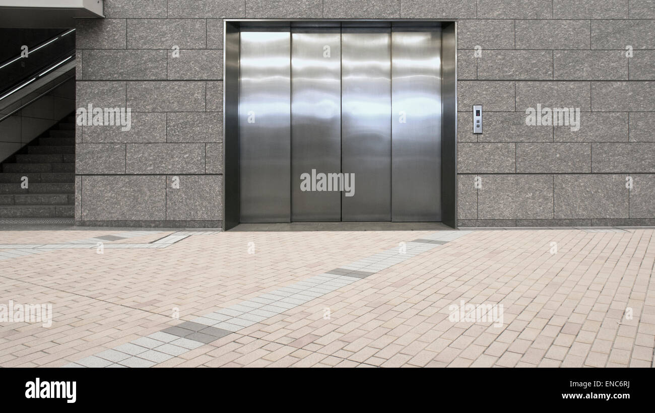 Elevator doors open hi-res stock photography and images - Alamy