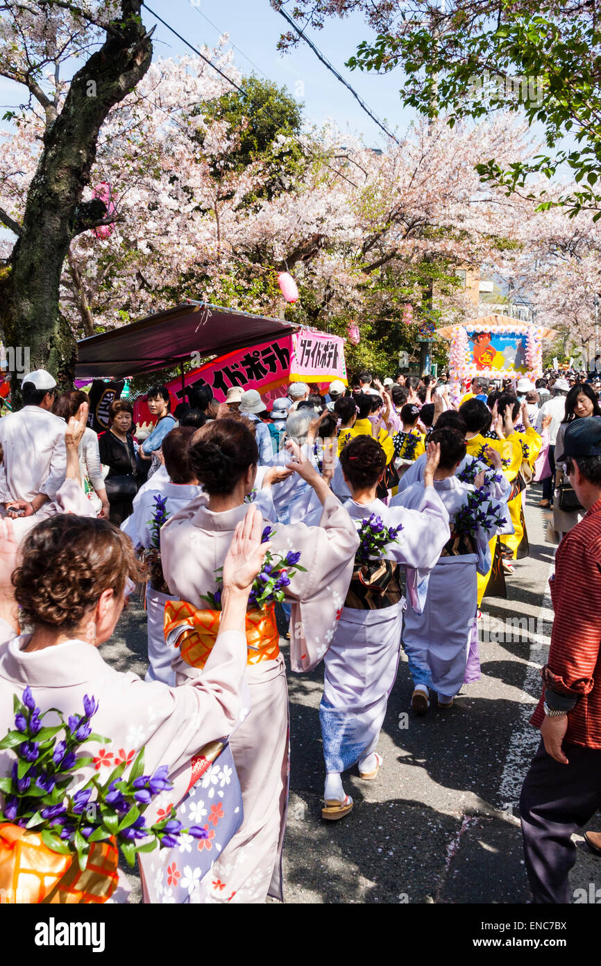 Japanese women marching street hi-res stock photography and images - Alamy