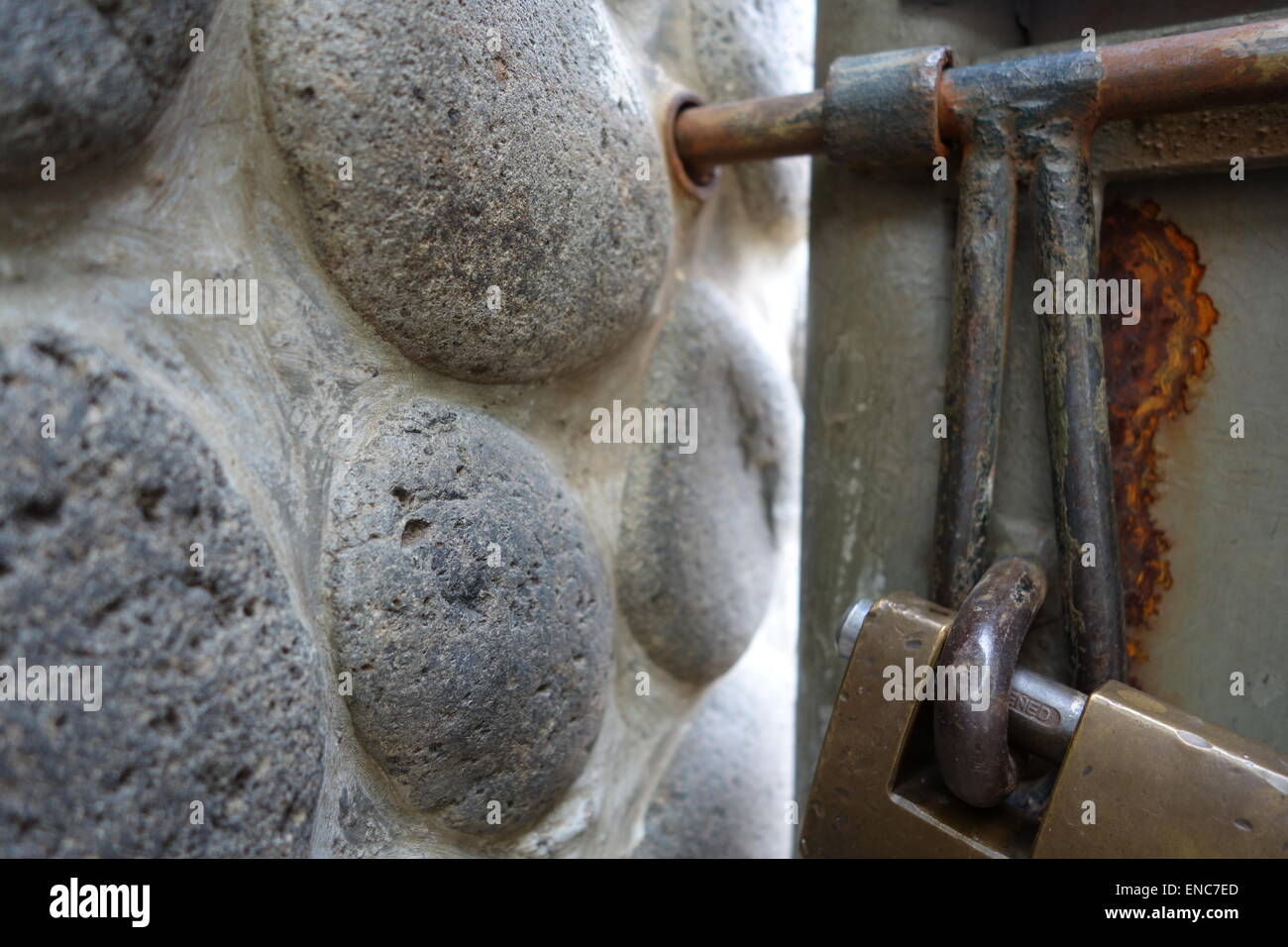 Secured walls hi-res stock photography and images - Alamy