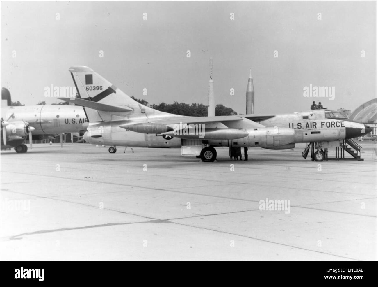 Douglas b 66 destroyer hi-res stock photography and images - Alamy