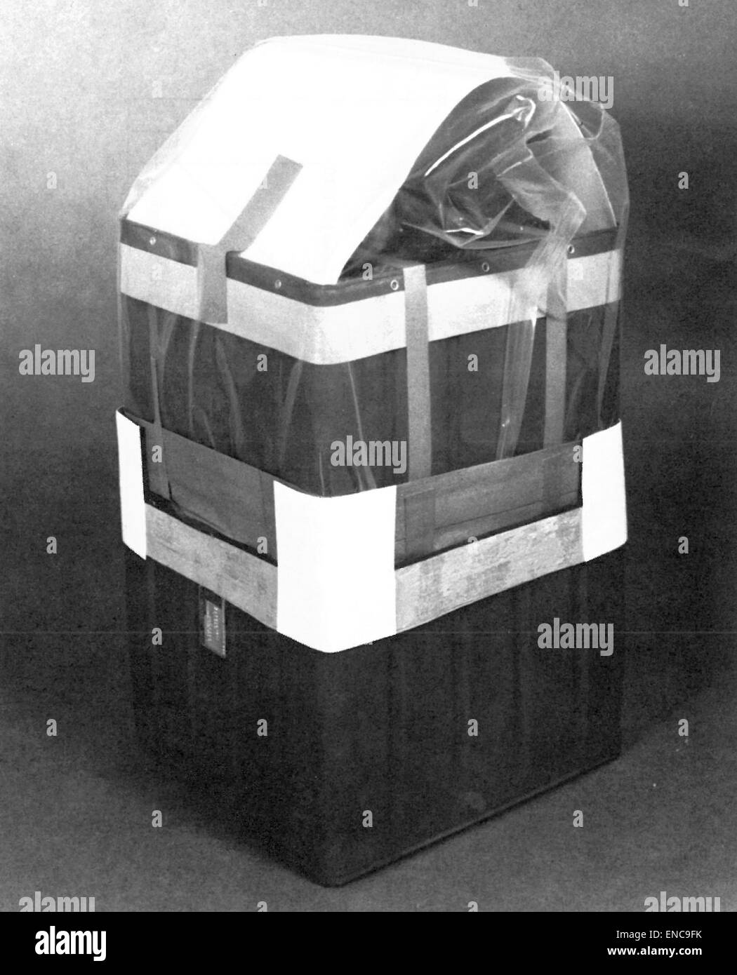 Square peg in a round hole hi-res stock photography and images - Alamy