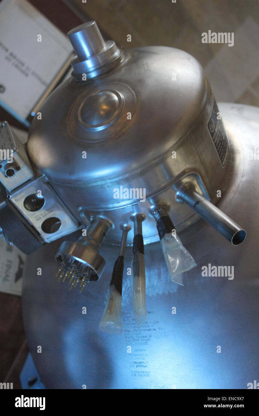 Oxygen tank aircraft hi-res stock photography and images - Alamy