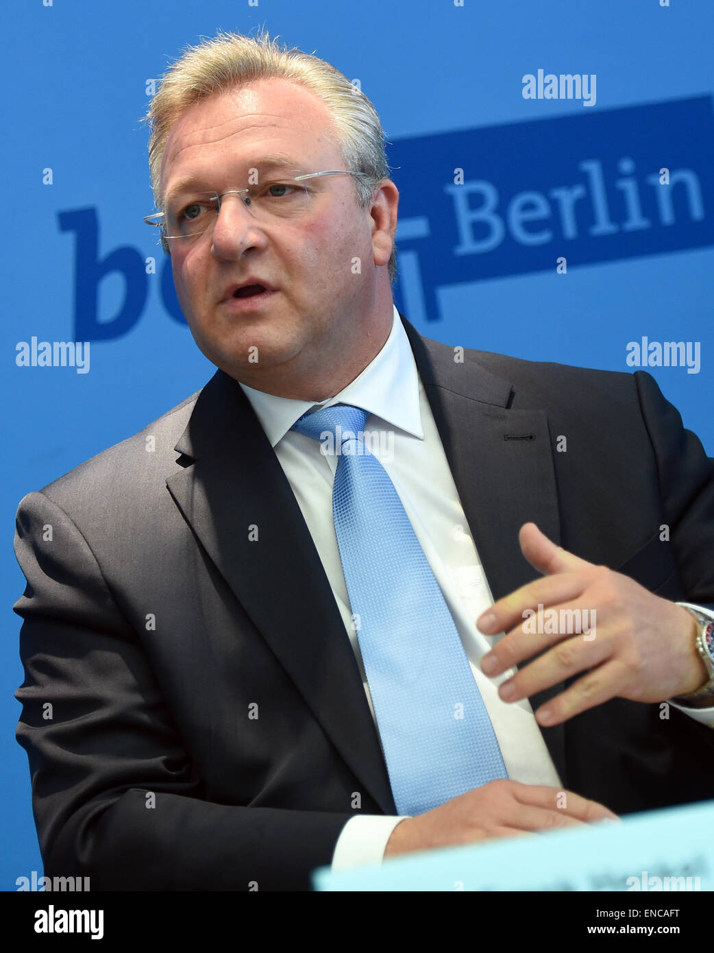 2015 update hi-res stock photography and images - Alamy