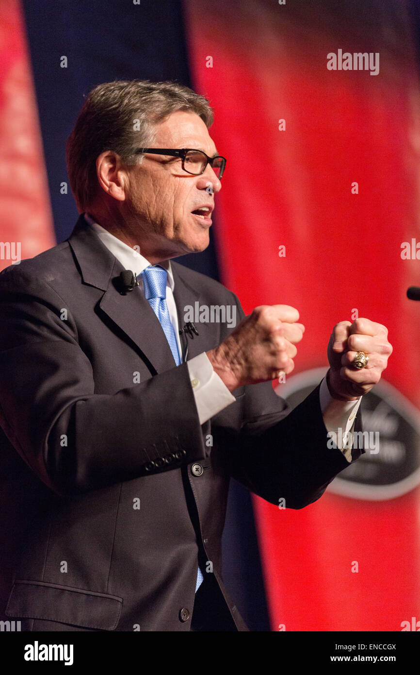 Former Texas Governor Rick Perry addresses a crowd gathered for the ...