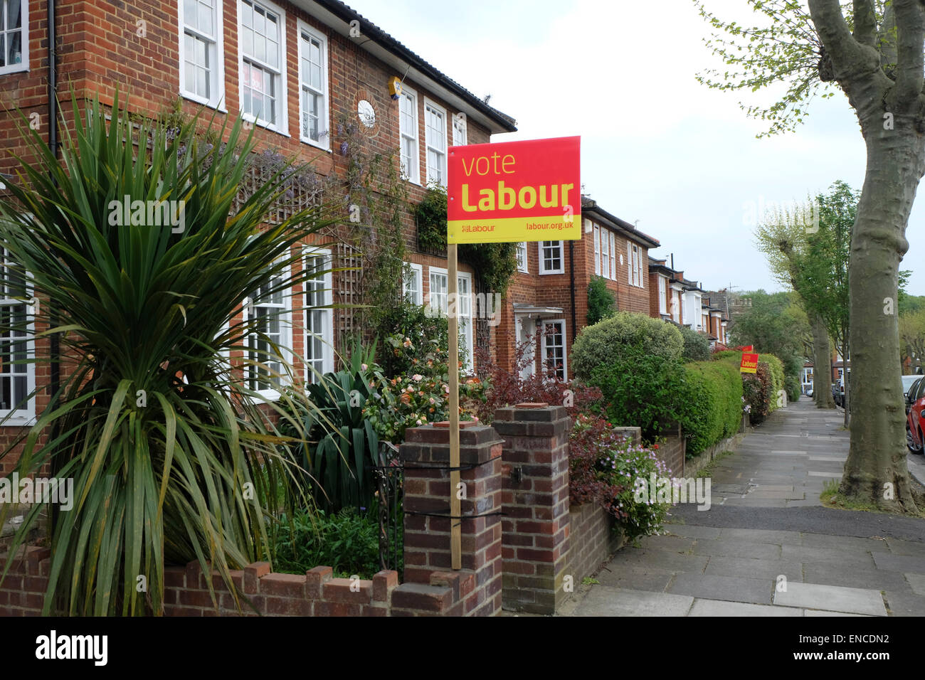 Labour Party Board outside £1.5 million plus houses in Muswell Hill ...