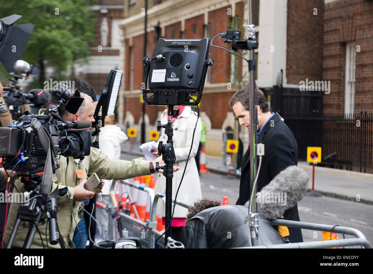 Cnn crew hi-res stock photography and images - Alamy