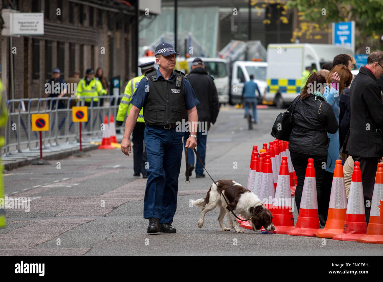 Security wing hi-res stock photography and images - Alamy