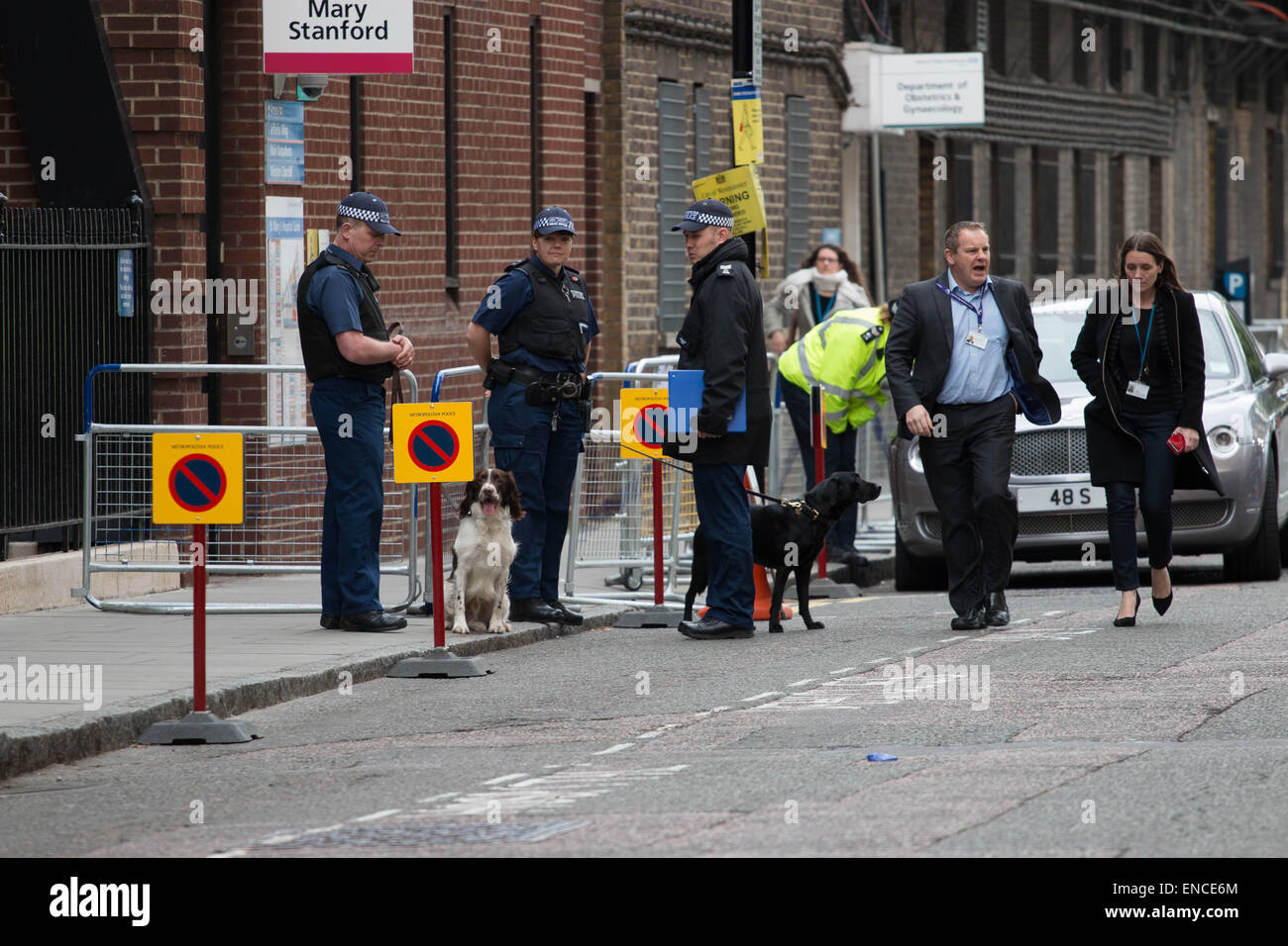 London police mp5 hi-res stock photography and images - Alamy