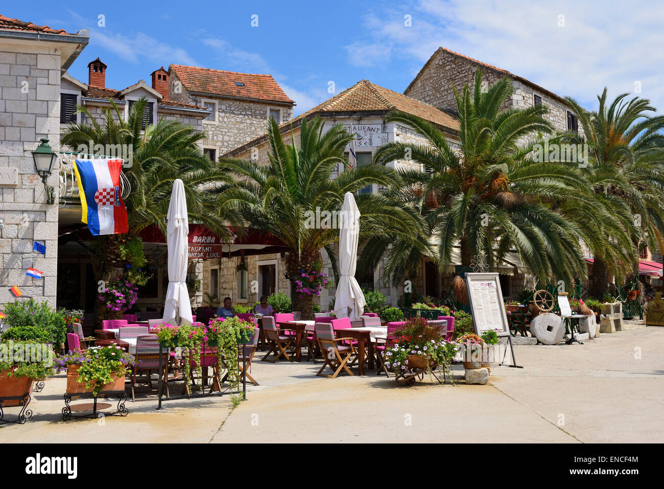 Restaurants cafes bars on seafront hi-res stock photography and images ...