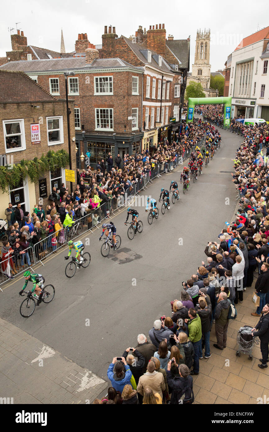Cycling's Tour de Yorkshire passes through York city center Stock Photo ...