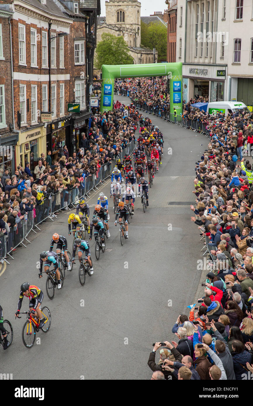Cycling's Tour de Yorkshire passes through York city center Stock Photo ...