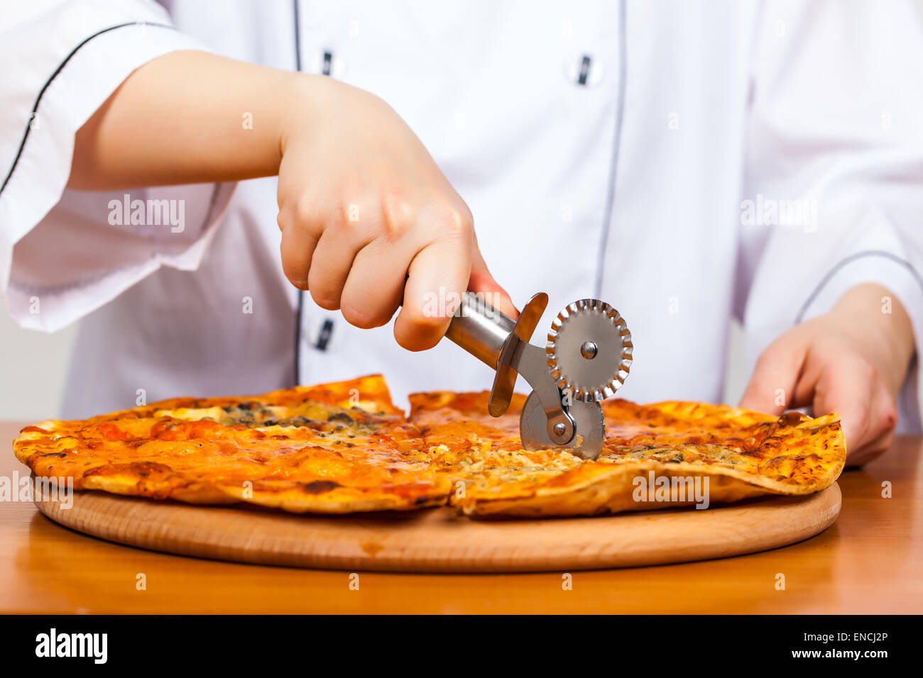 Chef cuts pizza knife hi-res stock photography and images - Alamy