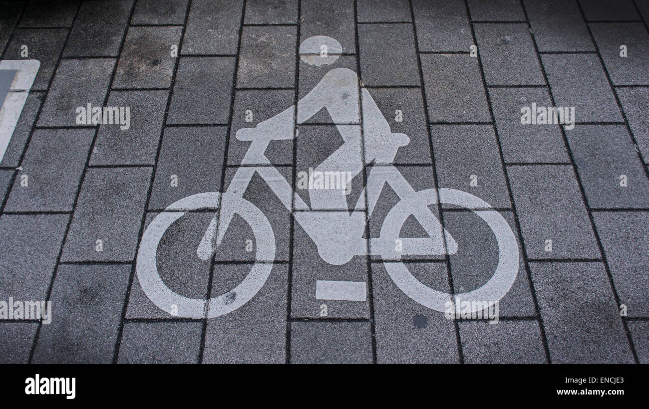 Road sign arrows hi-res stock photography and images - Alamy