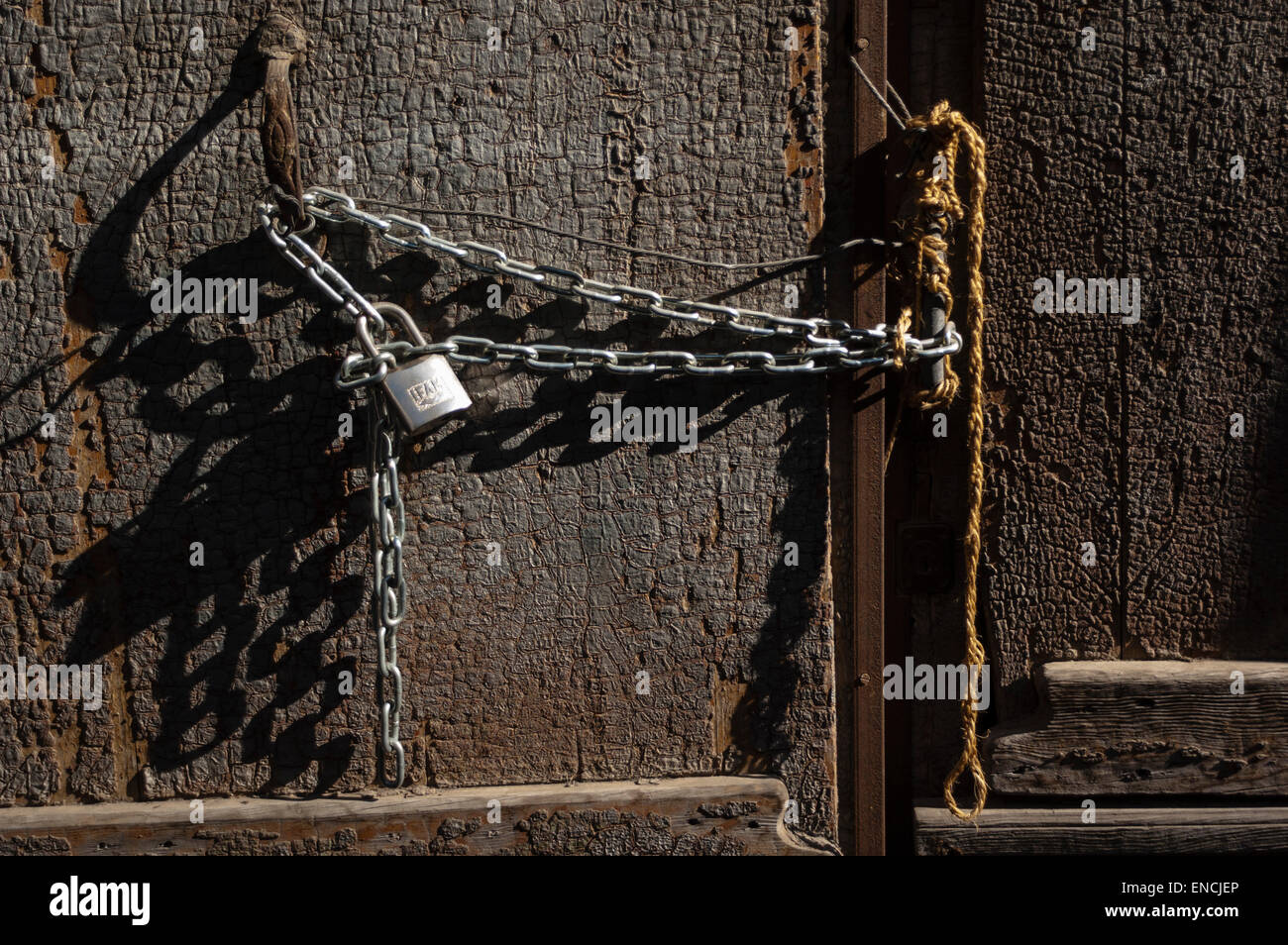 Padlock and chain Stock Photo - Alamy