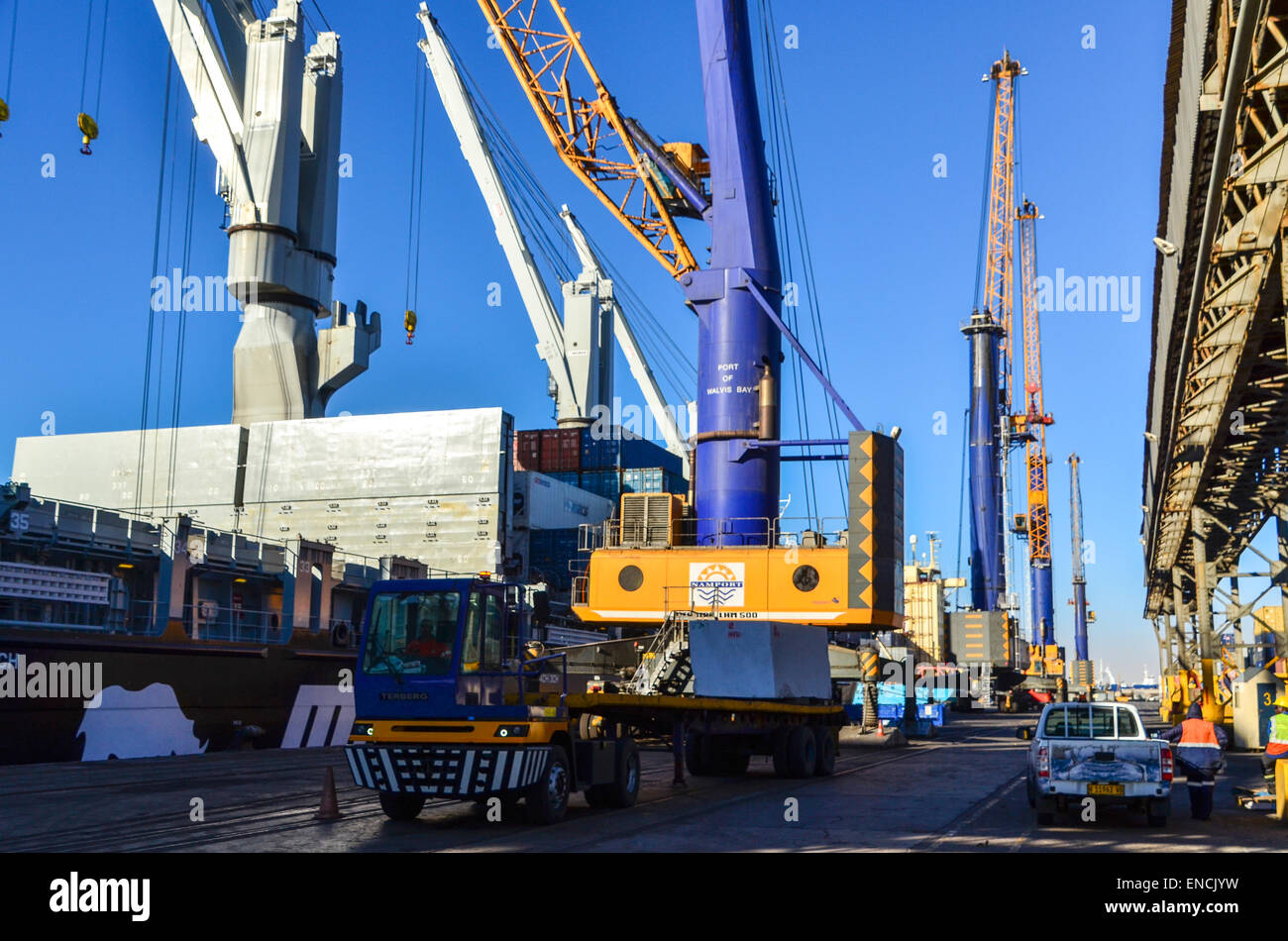 Loading ship conveyor hi-res stock photography and images - Alamy