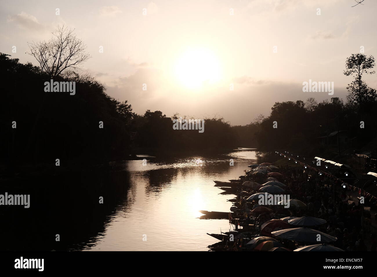 Sunset over the Khlong Hae floating market in Hat Yai, Thailand Stock ...