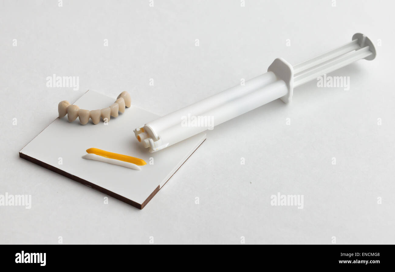 Dentist mixing dental material hi-res stock photography and images - Alamy