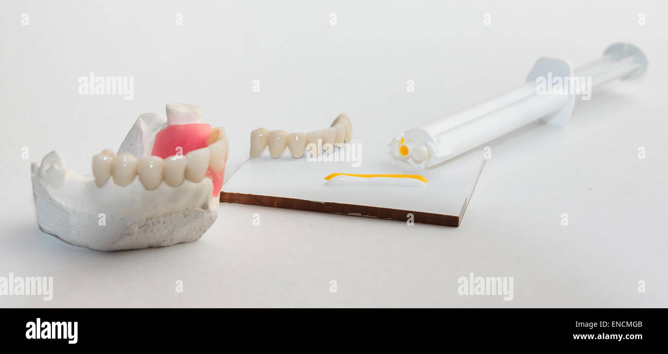 Dentist mixing dental material hi-res stock photography and images - Alamy