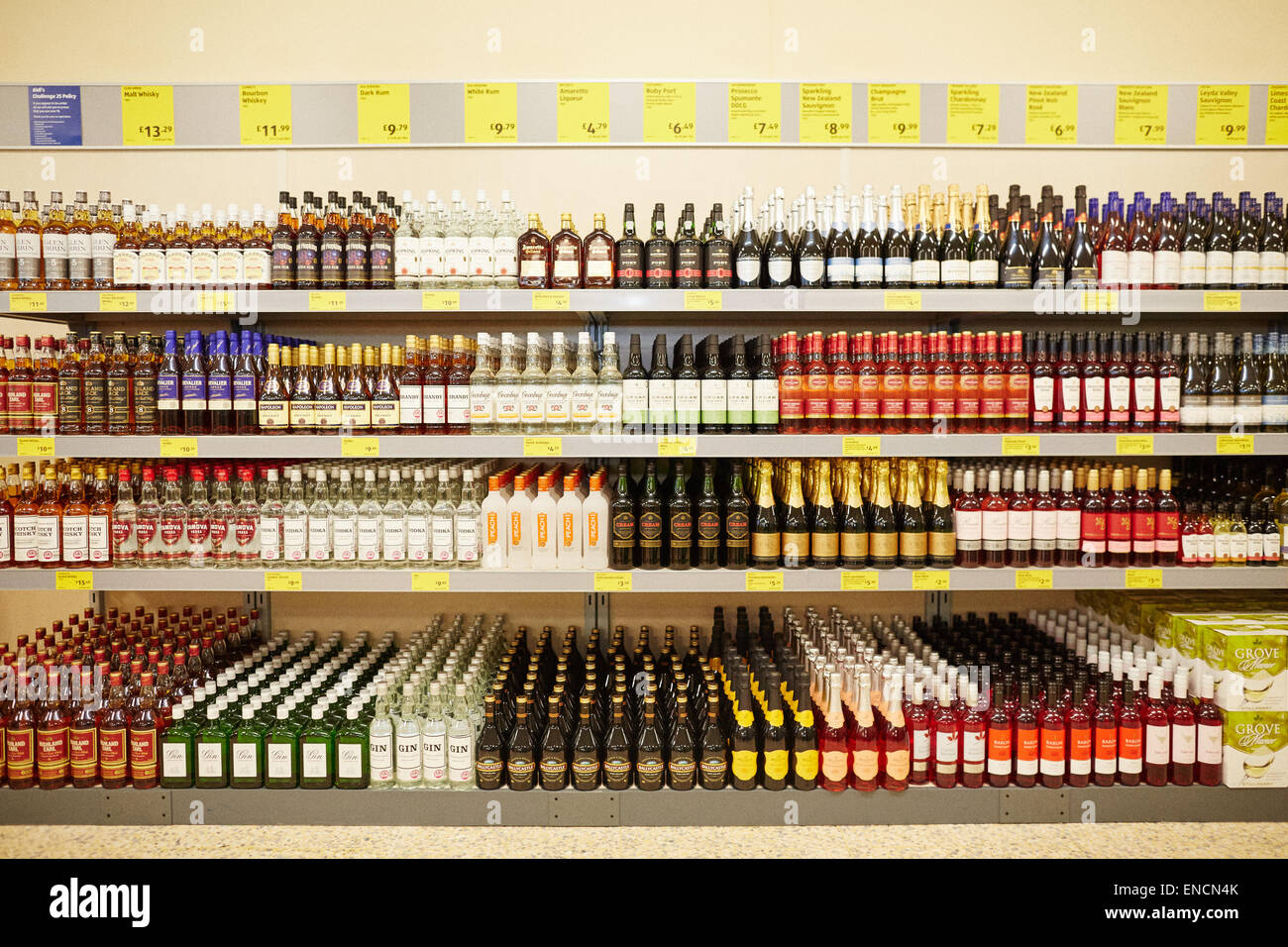 Supermarket displays hi-res stock photography and images - Alamy