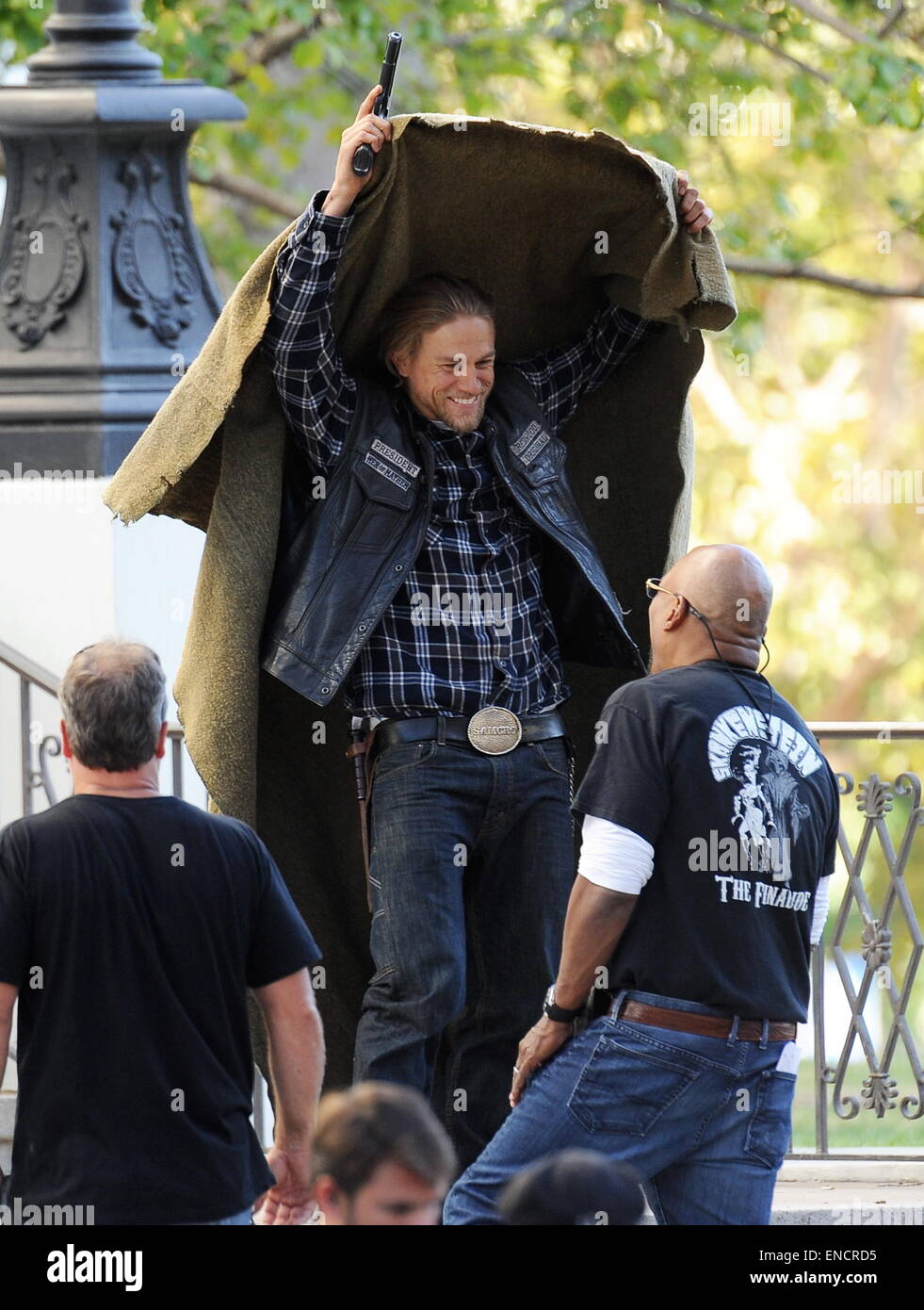 Charlie Hunnam is armed and dangerous as he aims to kill on the last ...