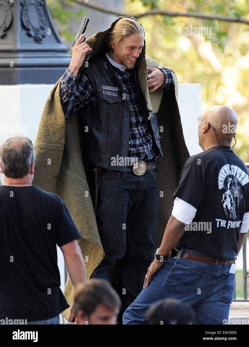 Charlie Hunnam is armed and dangerous as he aims to kill on the last ...