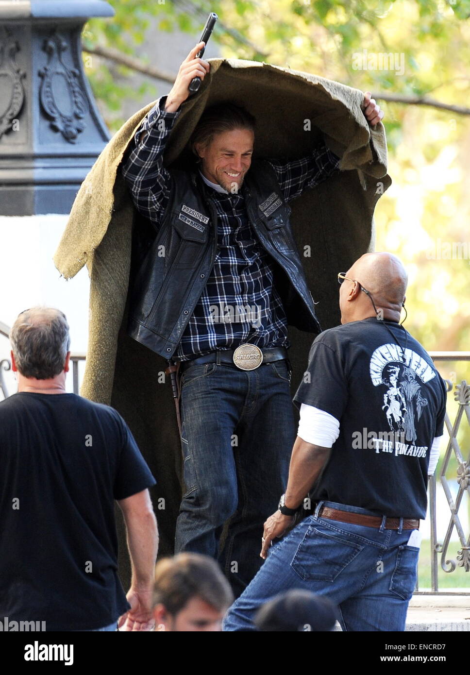 Charlie Hunnam is armed and dangerous as he aims to kill on the last ...